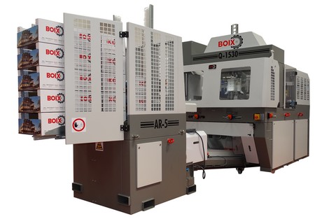Nueva máquina formadora de cajas Q-1530 en exhibición durante Pack Show ...