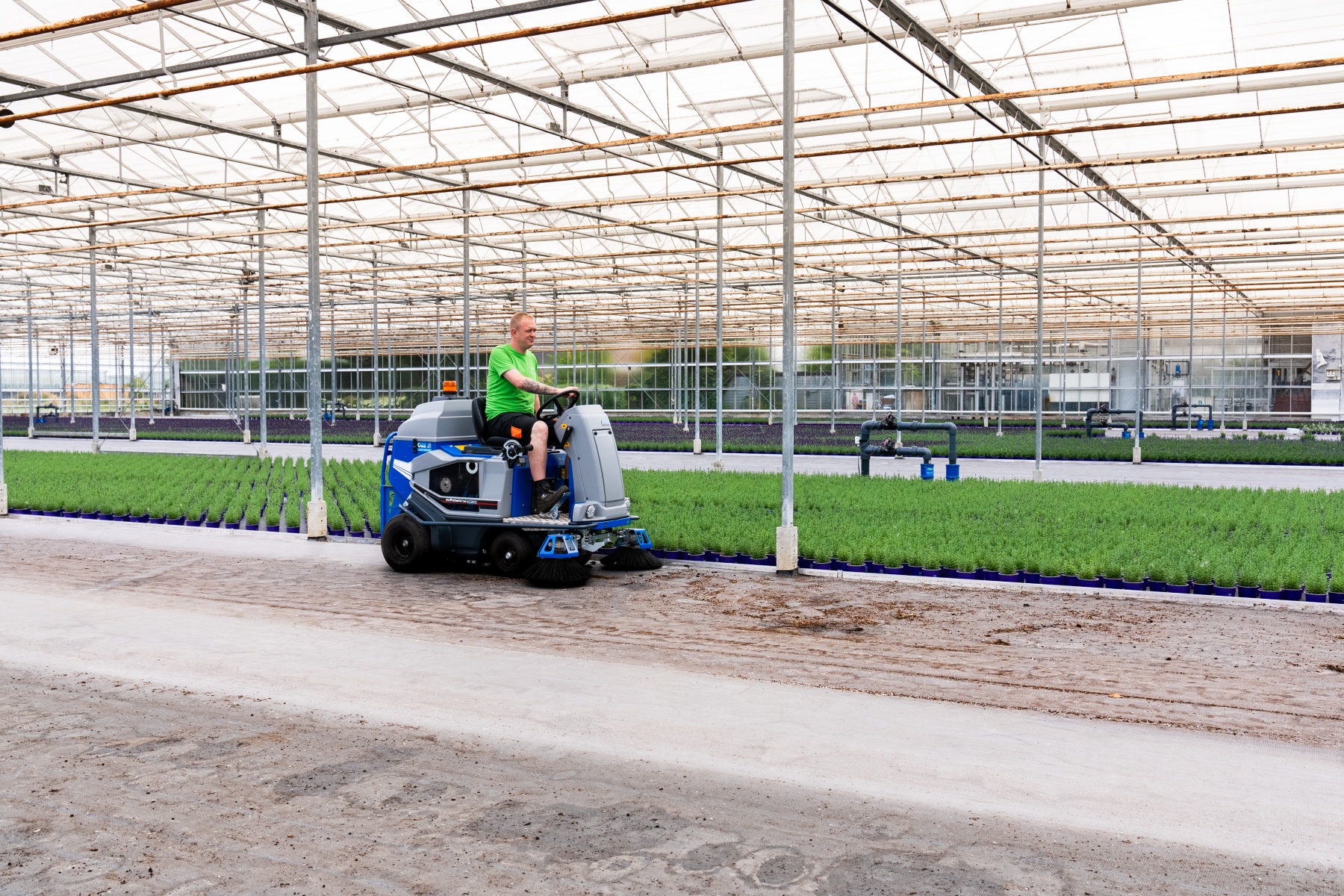 Veegwagen Jimmy langs Bloemenroute