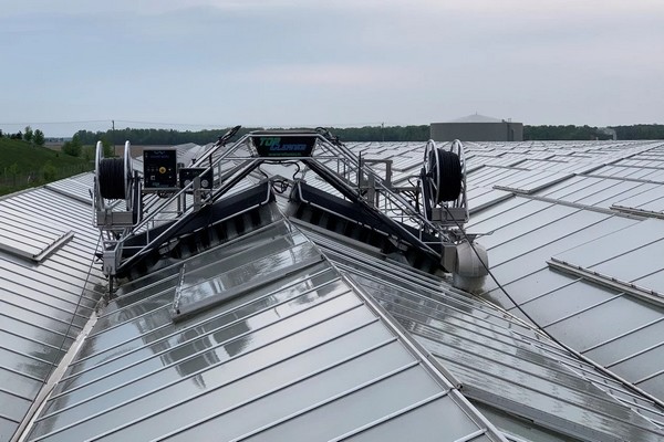 Special roof washer platform for Canadian grower