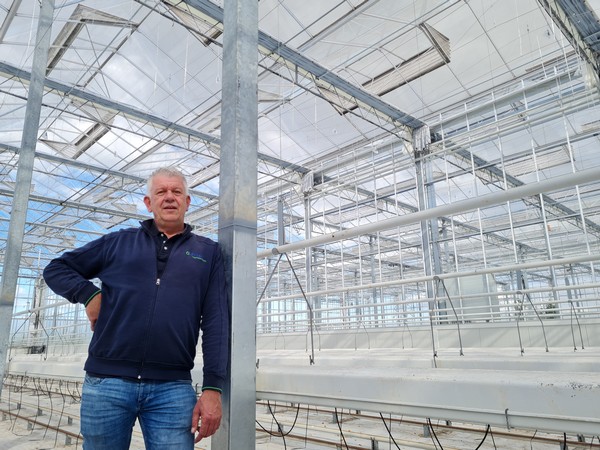 7.000 m2 kas in één keer opgehoogd - GroentenNieuws - Oozo.nl