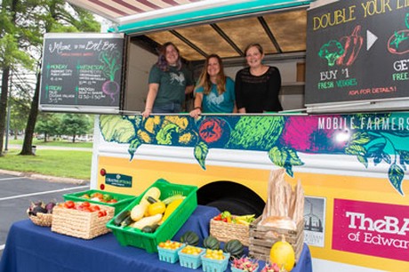 US (IL): Mobile farmers market makes fresh produce accessible and ...