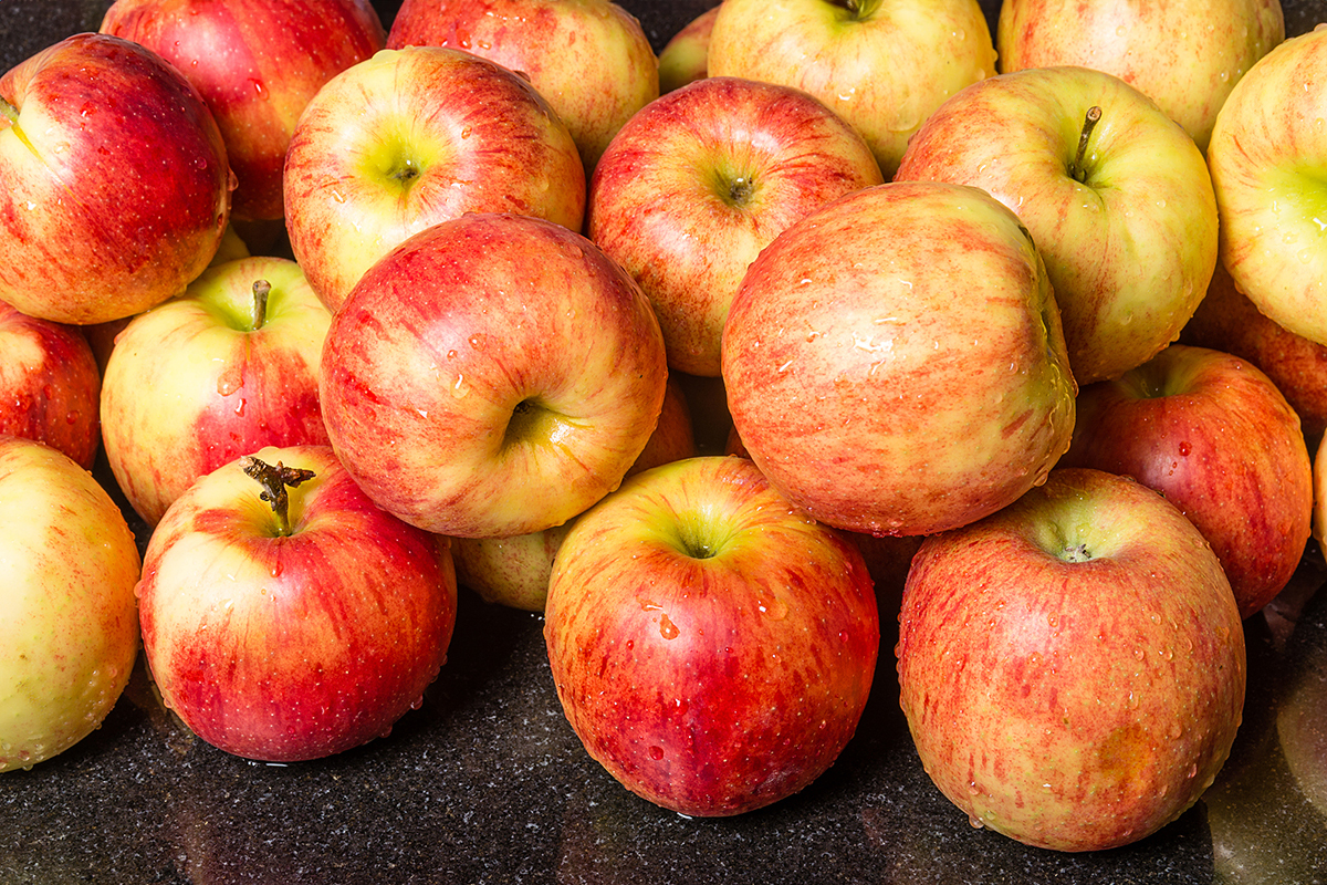 Monsoon impacts and imported apple demand shape India's apple season start