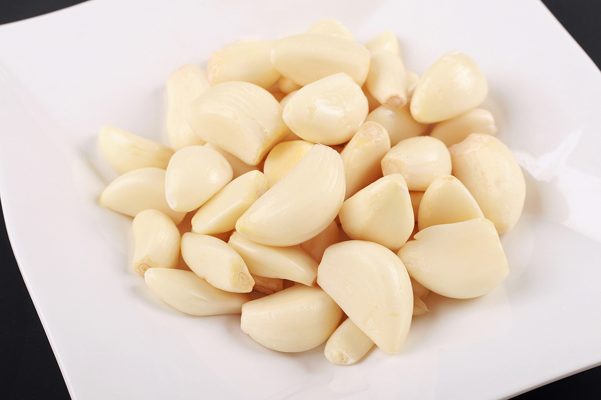 Spanish peeled garlic sales plummet due to massive influx of Chinese ...