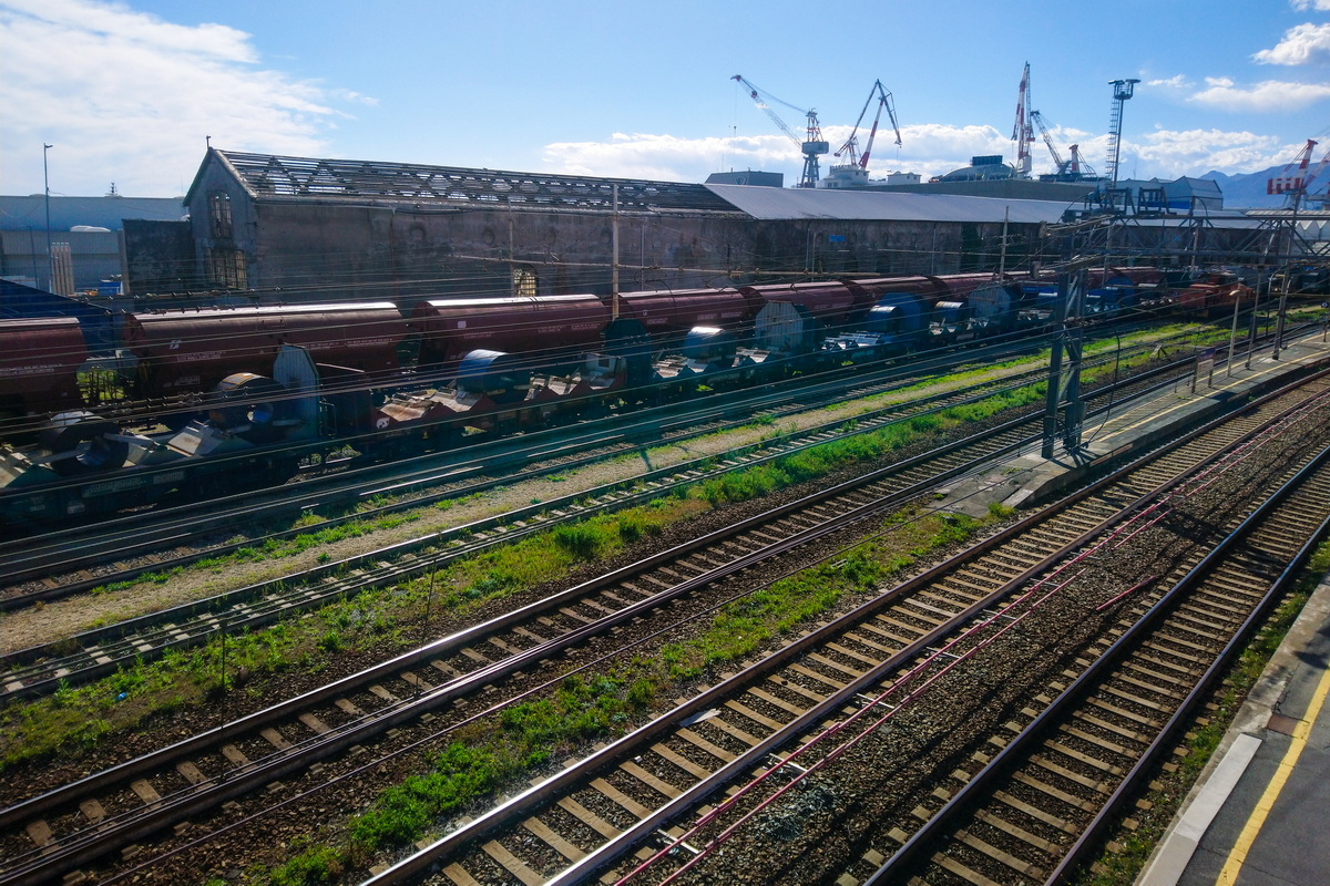 Smart mini trains revolutionize vegetable transport in Yunnan's hilly farms