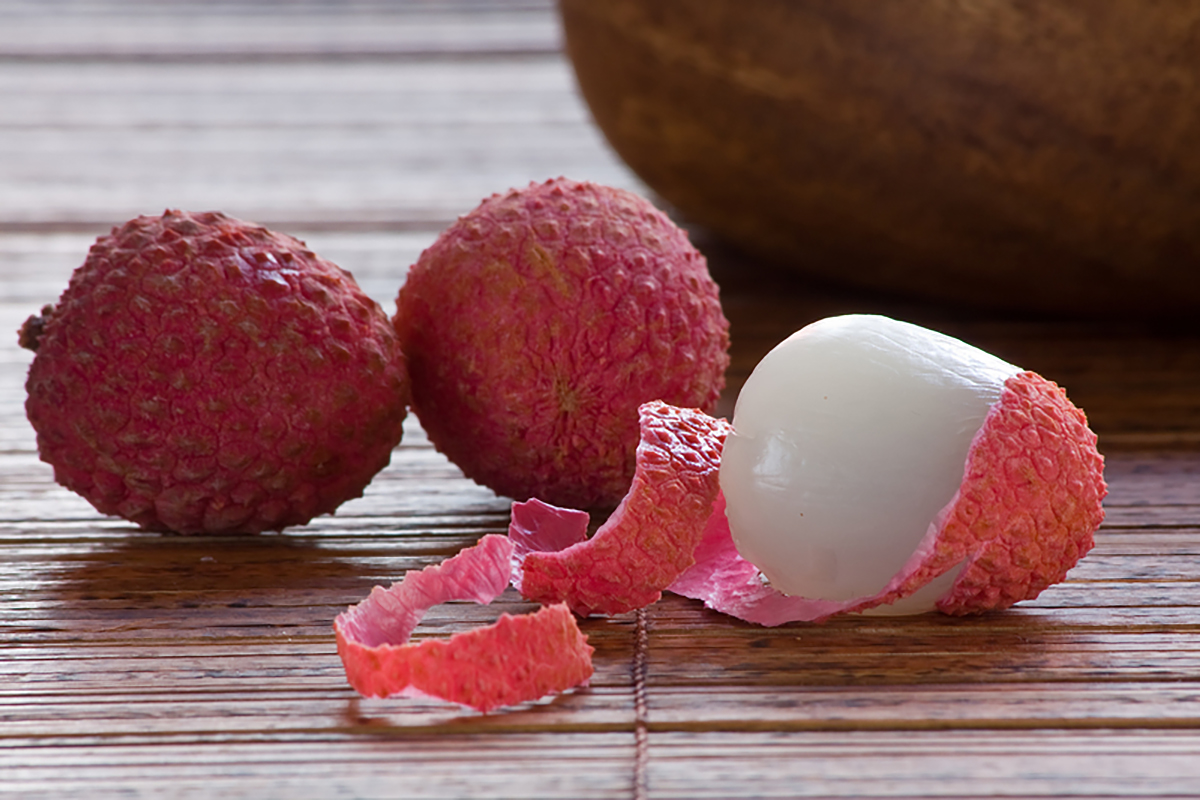 The market price of Hainan lychees is as high as ¥120/kg, and lychees ...