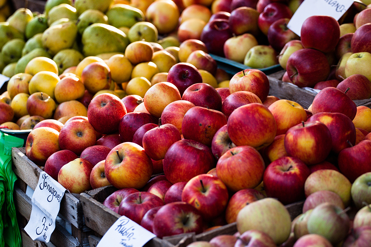 High customs duties drive up fresh fruit prices in Herat