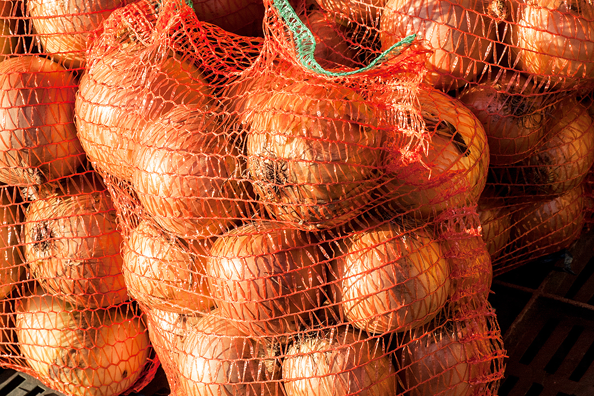 Bangladesh curbs onion imports from India